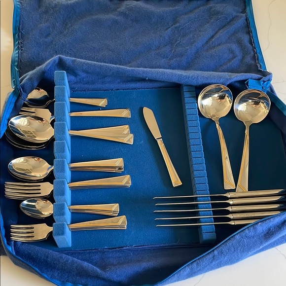 Oneida | Dining | Oneida 33piece Elegant Flatware Set | Poshmark